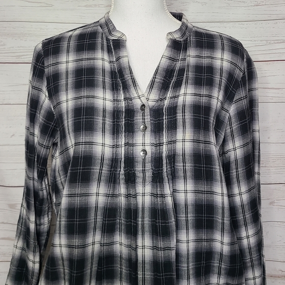 J. Jill | Tops | J Jill Cotton Plaid Notch Neck Three Button Pleat ...